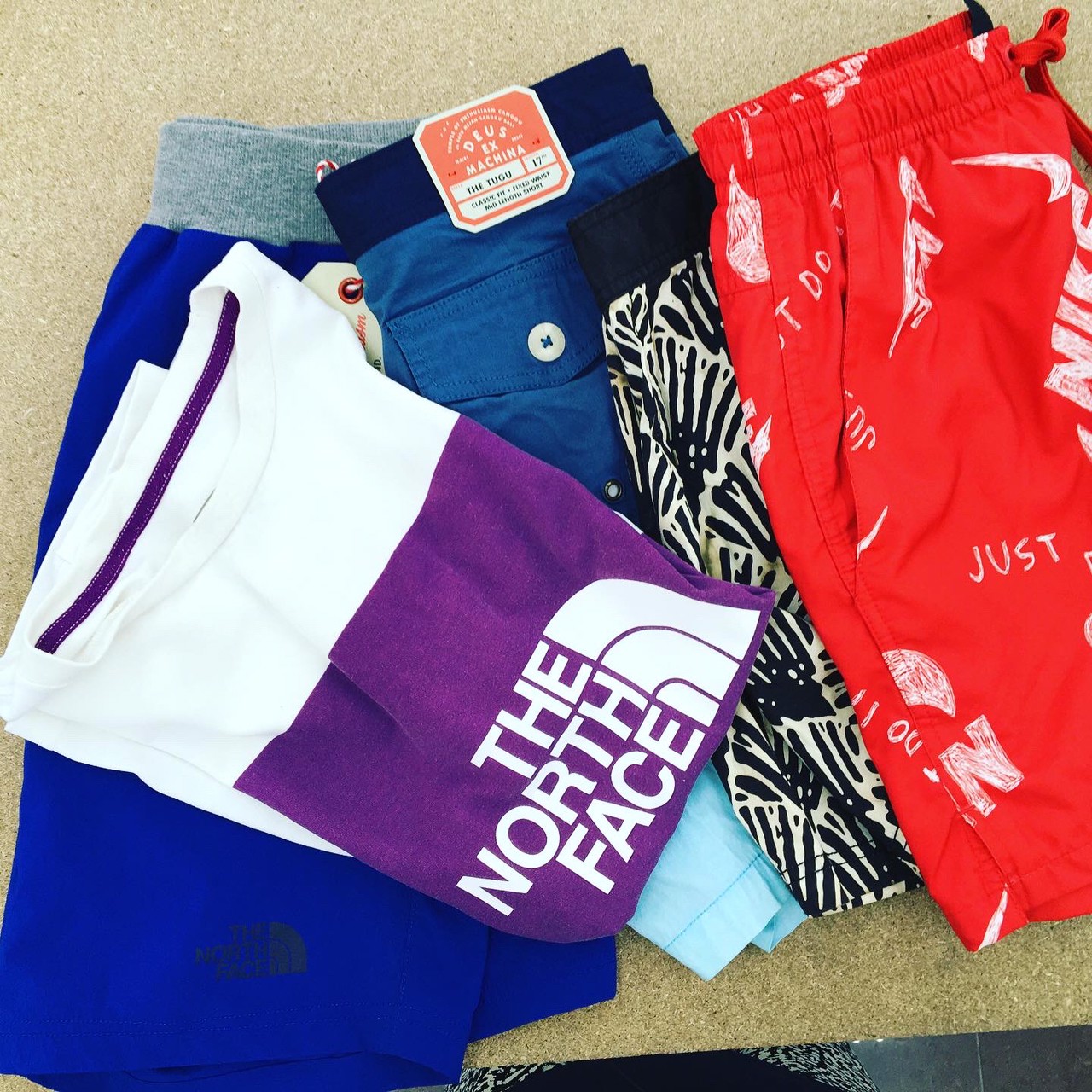 ファッションSNS更新しました！THE NORTH FACE NIKE DEUS Tシャツ、ハーフパンツ、キャップ、スニーカー買取させて ...